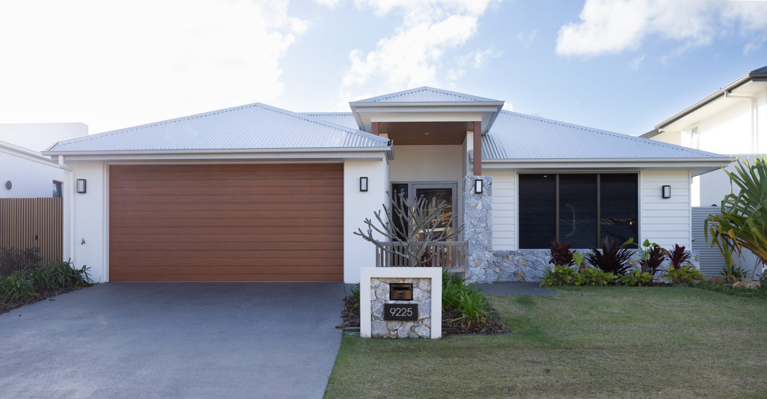 9225 Peter Senior Drive Hope Island - Resort Homes